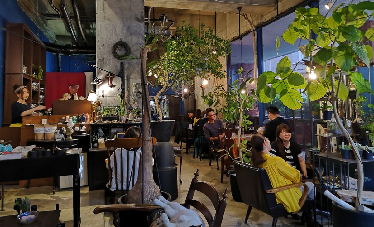 Café CYAN is Japan's Gothic Botanical Cafe Hideaway | J-List Blog